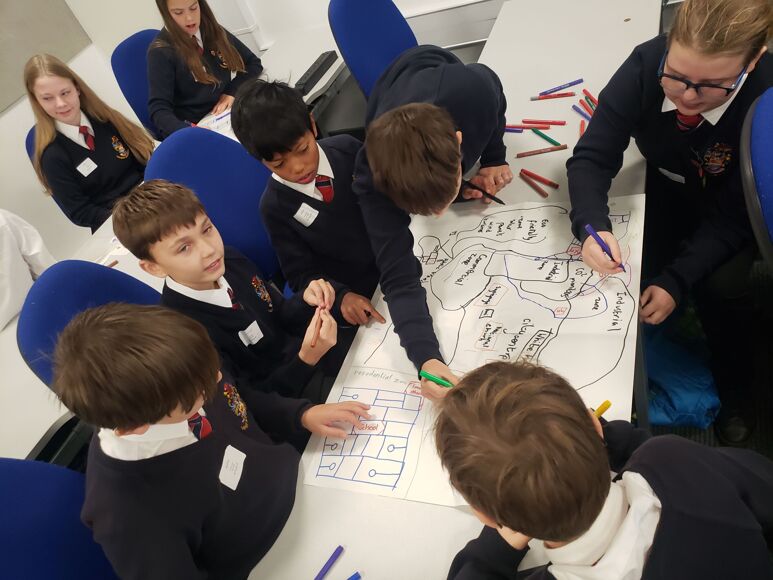 Year 7 visit Oxford University - News - The Henry Box School